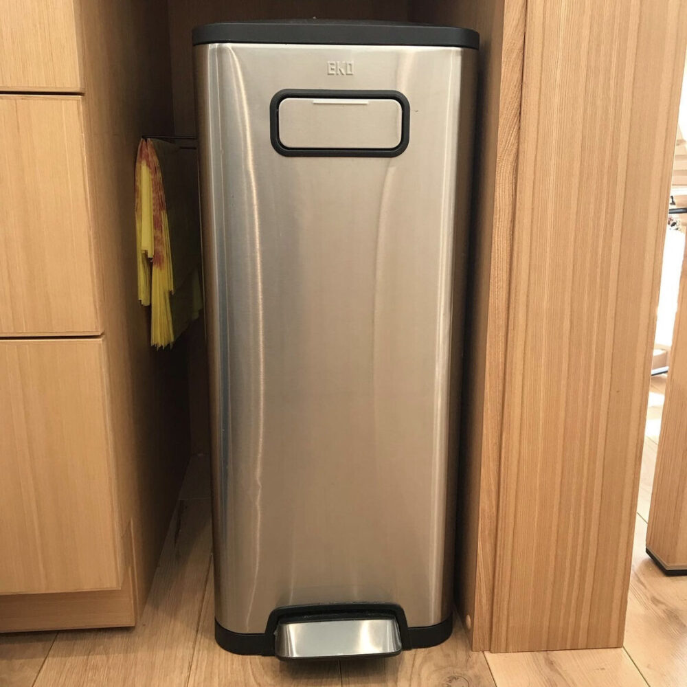 【45Lのゴミ袋収納】100均のマグネットホルダーで解決！ | UCHIの平屋