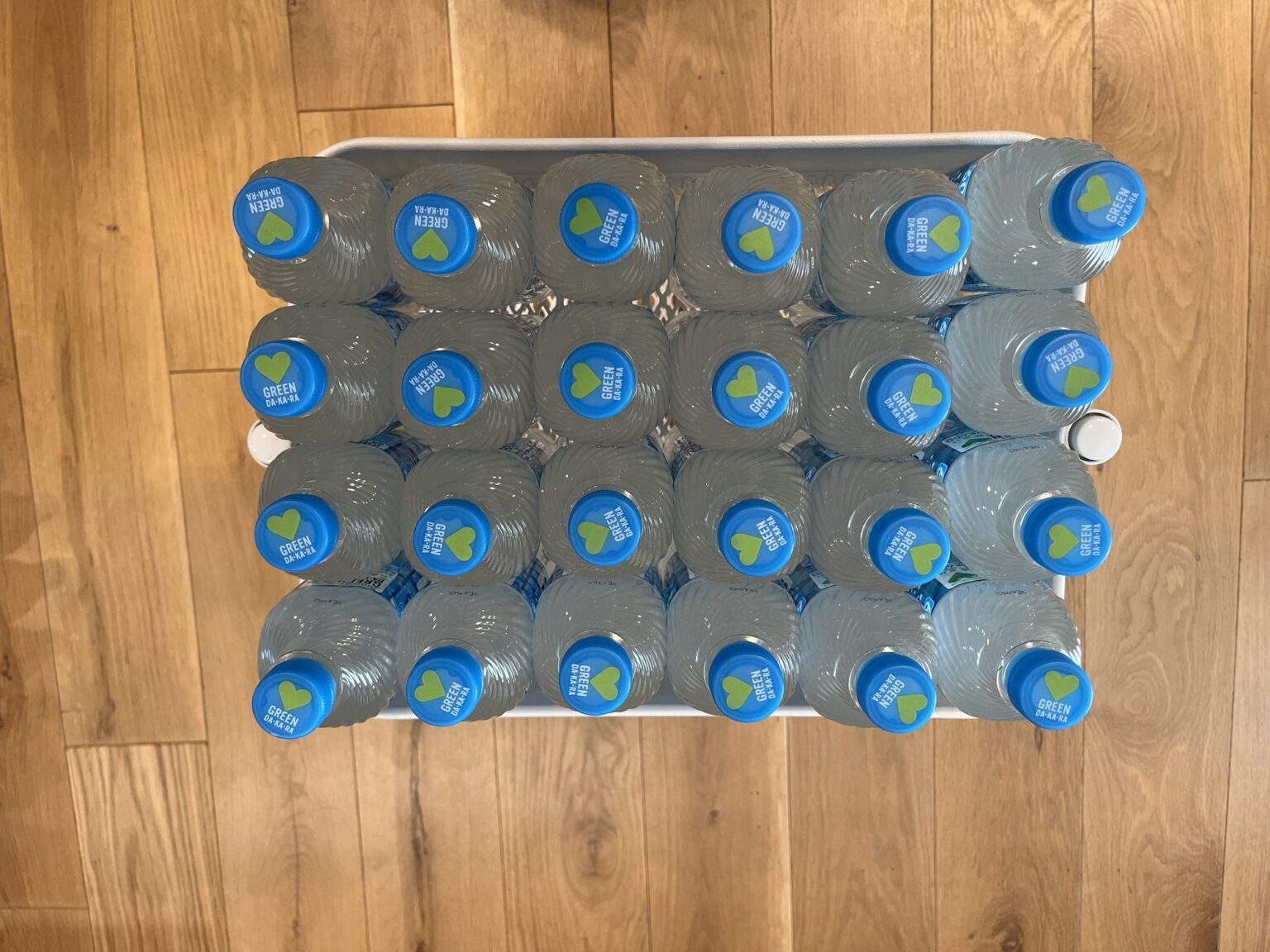 箱買いペットボトル500ml24本の収納アイデア/キャスター付き3段ワゴン山善バスケットトローリーがおすすめ！ | UCHIの平屋