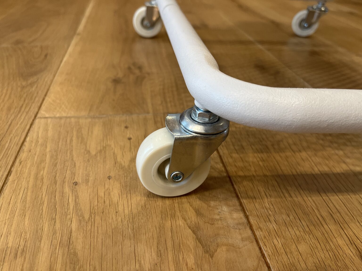 箱買いペットボトル500ml24本の収納アイデア/キャスター付き3段ワゴン山善バスケットトローリーがおすすめ！ | UCHIの平屋